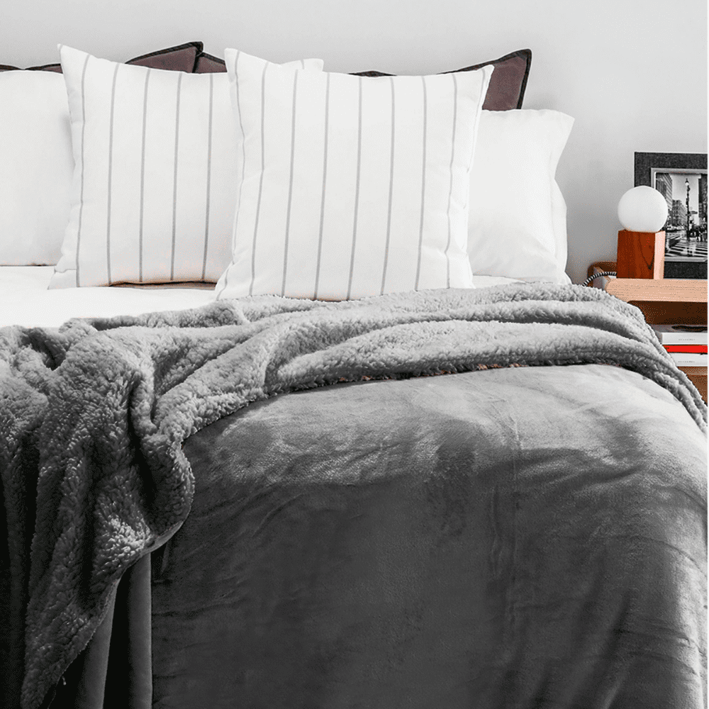 Frazada Catana Home Flannel con Corderito Twin – Color Gris Oscuro