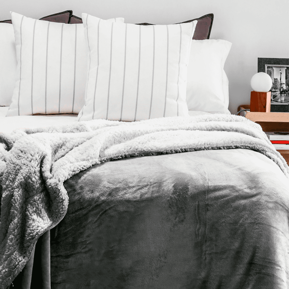 Frazada Catana Home Flannel con Corderito Twin – Color Gris Claro